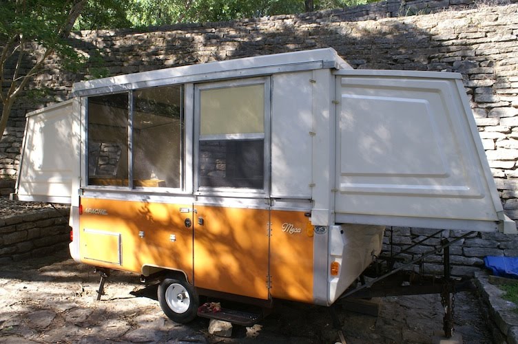 Misadventures with a 1976 Apache Mesa Popup: New photos - almost there!