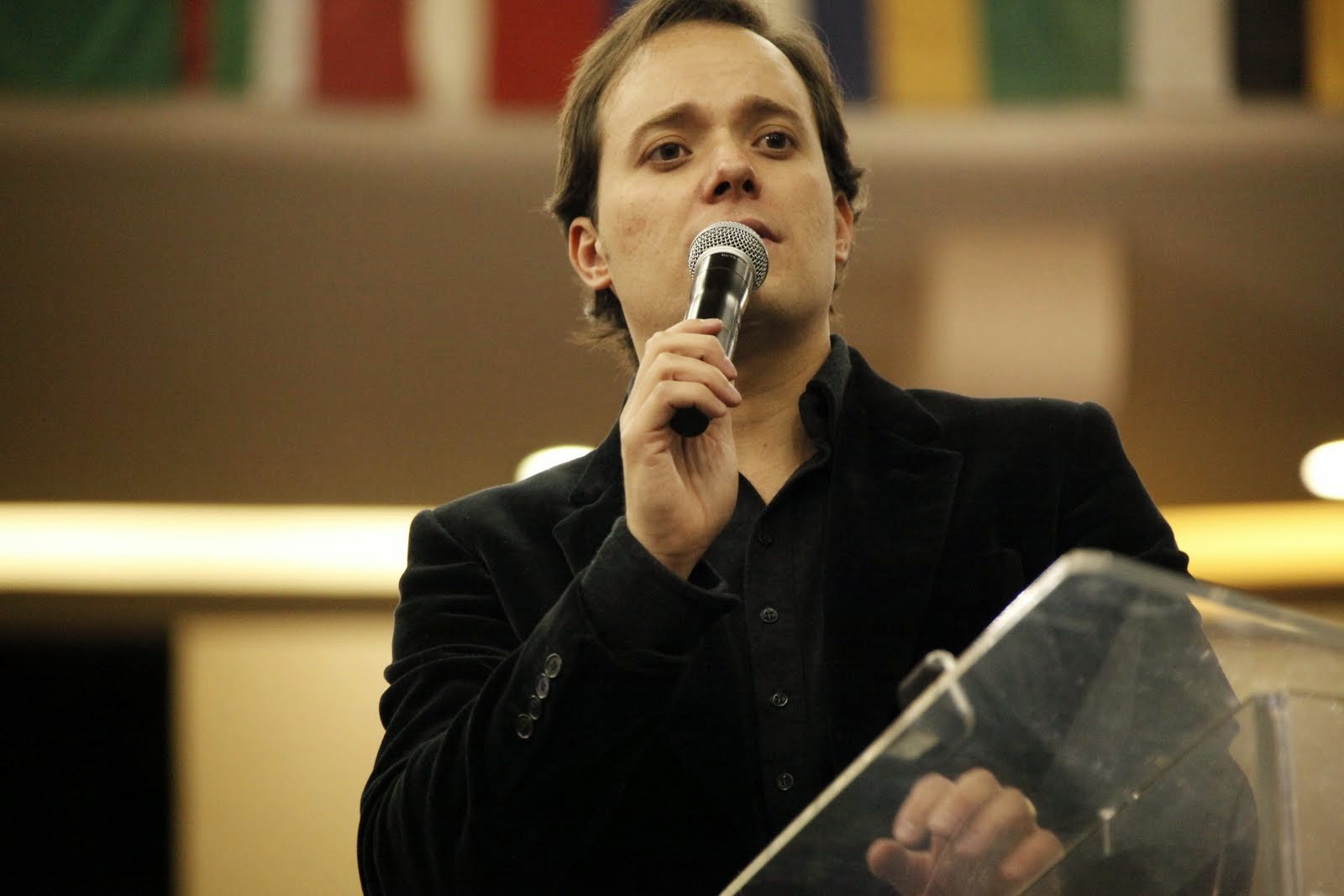 Adilson Santos - repórter: Marcha para Jesus de Poá recebe André Valadão