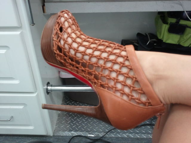 Absolutely Angie Harmon: MASTER POST: Angie Harmon's shoes of the day!