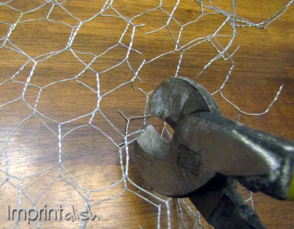 Imprintalish: DIY Chicken Wire Pendant Light