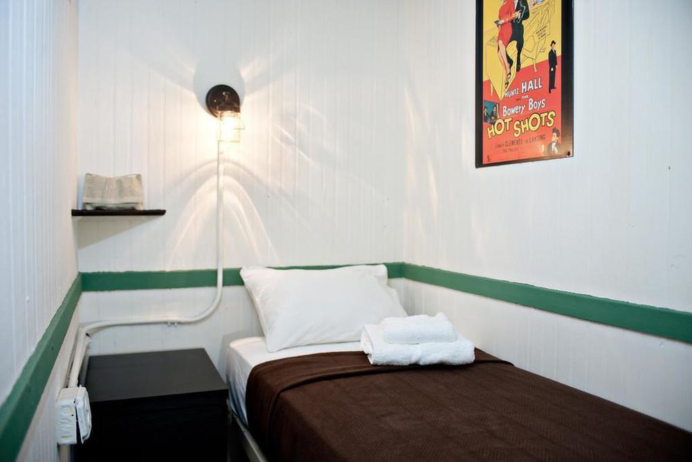 Traveloscopy Travelblog Struth World s Smallest Hotel Rooms In NYC traveloscopy-travelblog-struth-world-s-smallest-hotel-rooms-in-nyc