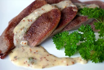 In en om die huis: Beestong met Mosterdsous