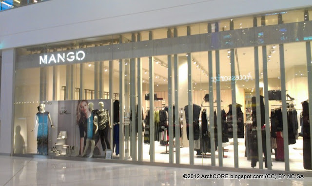 ArchCore: Window Displays at Mega Bangna | Gap Mango Uniqlo