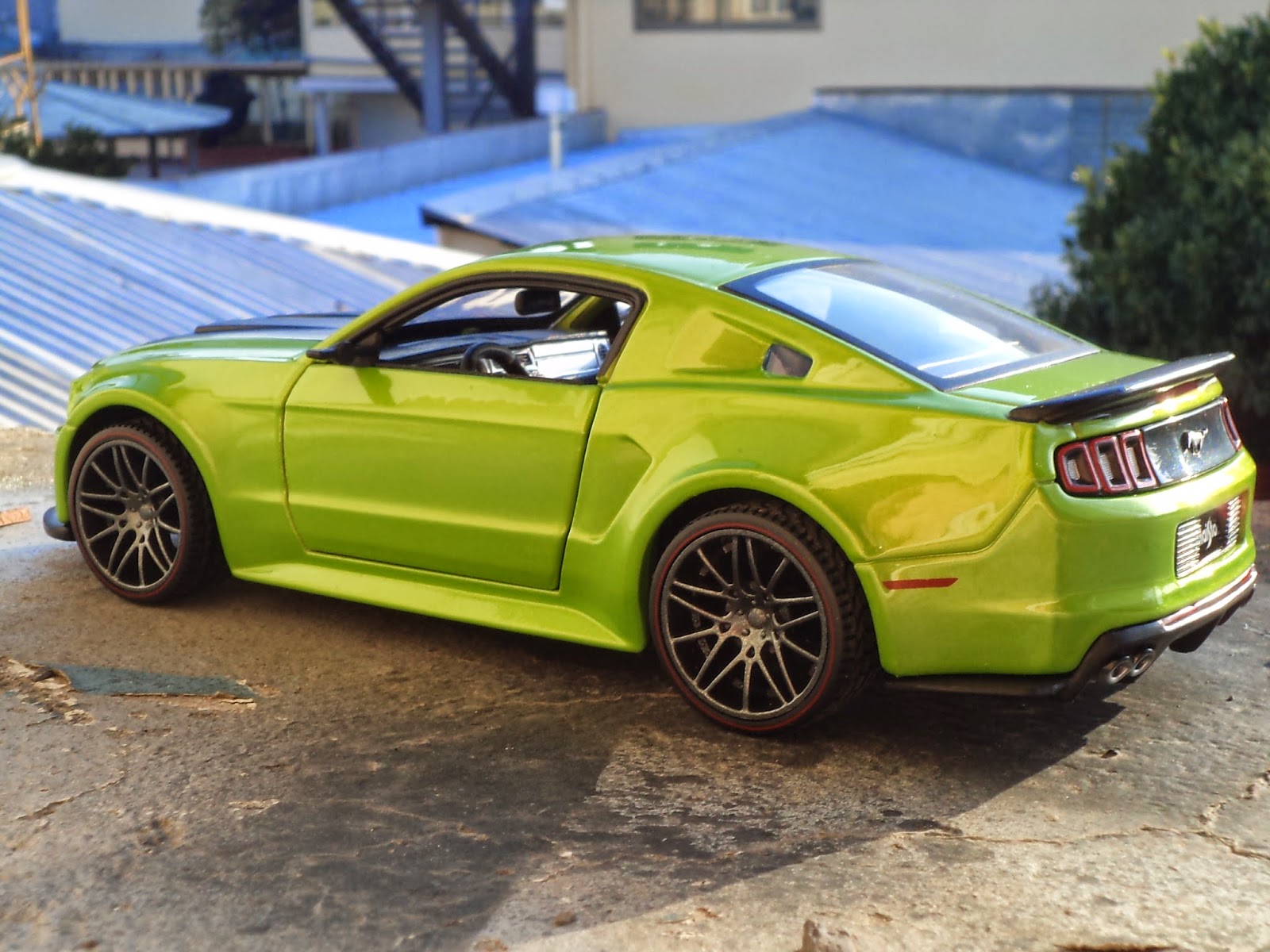 AUTOS A ESCALA: FORD MUSTANG MODIFICADO