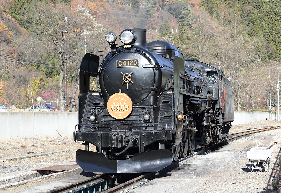 SL現役の頃、そしてその後: 復活 SL C61牽引の SLみなかみ 2012.11.25