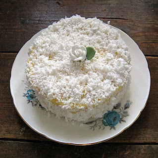 Delicious Delicious Delicious: Coconut Fantasy Cake