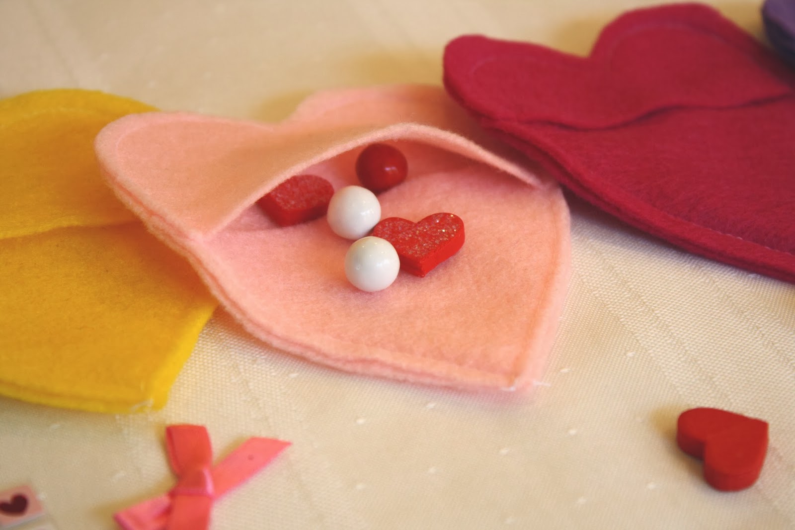 Craft E Magee: Heart-shaped Candy Pocket for Valentine's Day