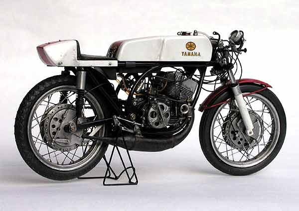 Racing Scale Models: Yamaha RD56 250 by Kim's House Garage (Protar)