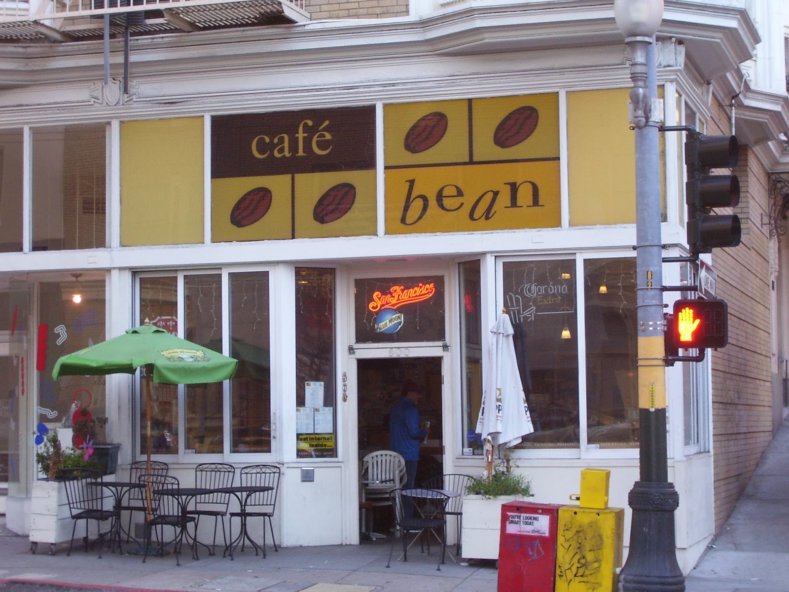 Breakfast at Epiphany's: café bean