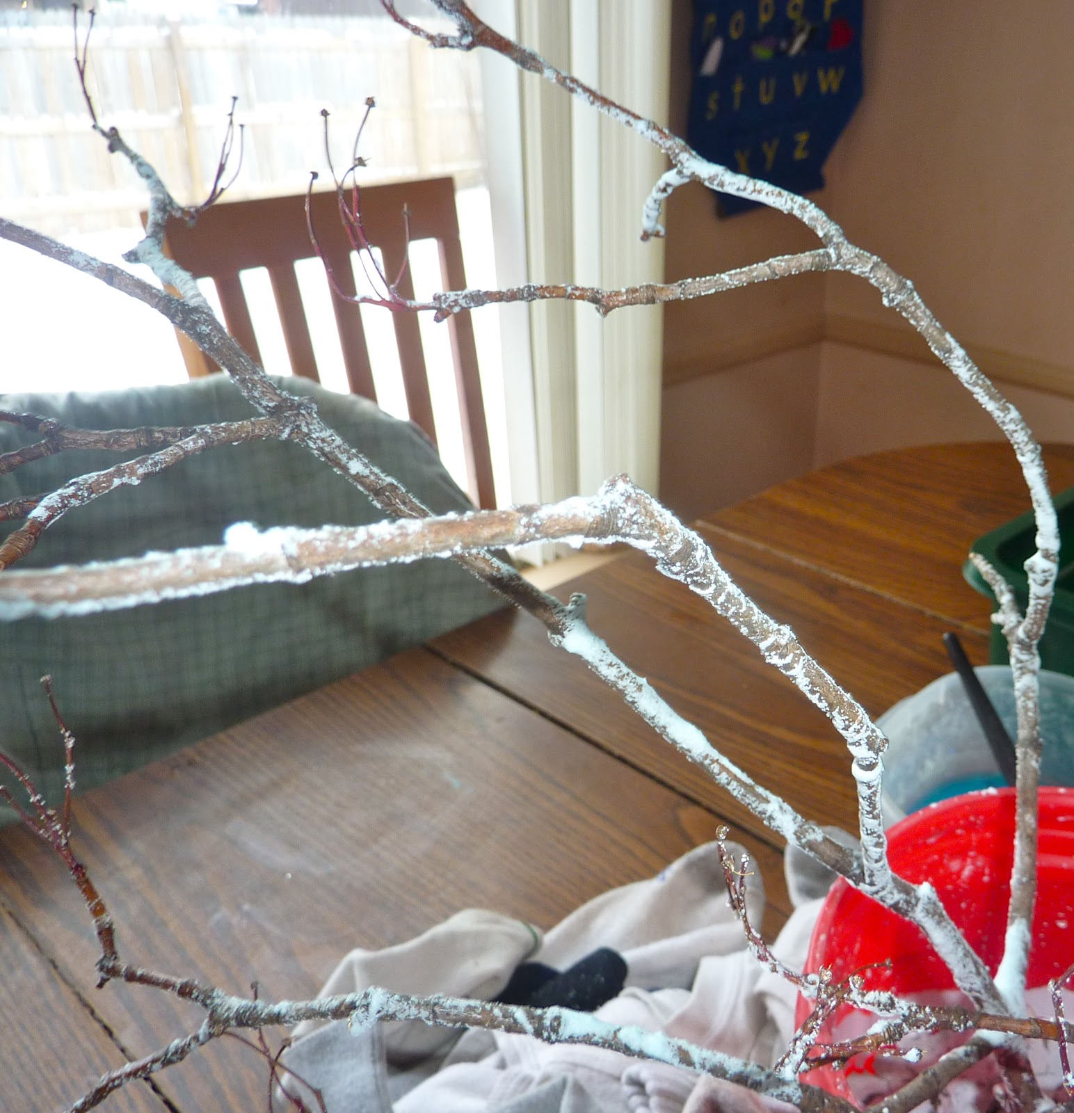Winter Craft Ideas ~ DIY Crystalized Winter Tree and Snowflakes