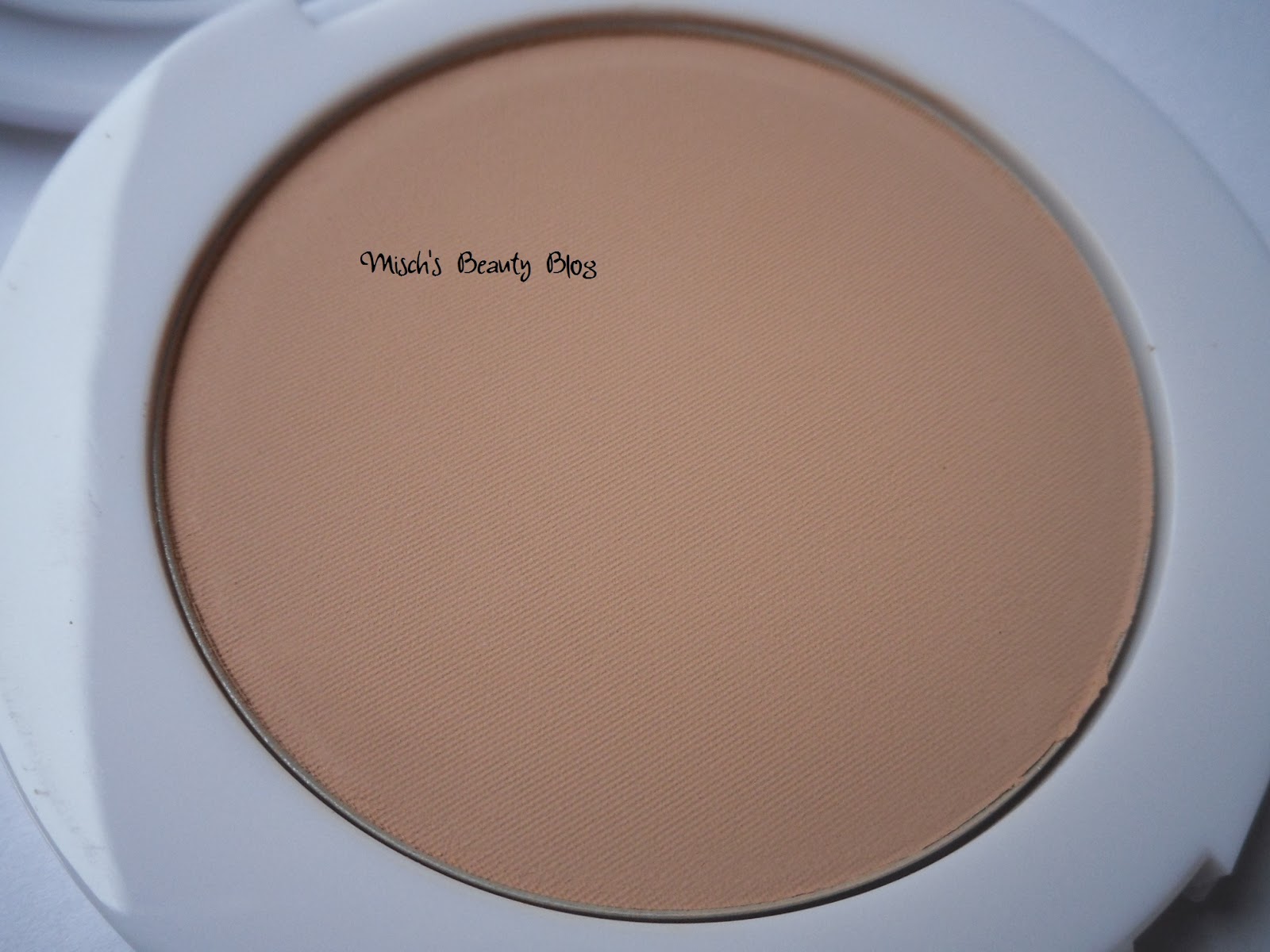 Misch's Beauty Blog: Review: Maybelline Super Stay 24h Waterproof Powder