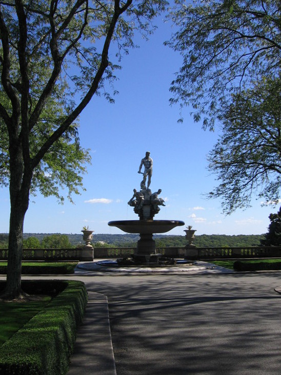 Knowing, Writing, Dreaming, Dancing: Kykuit: A Patchwork Fairytale