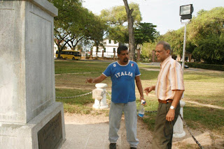 Nieuws: NPS maakt haalt graffiti op standbeeld van J.A.Pengel weg