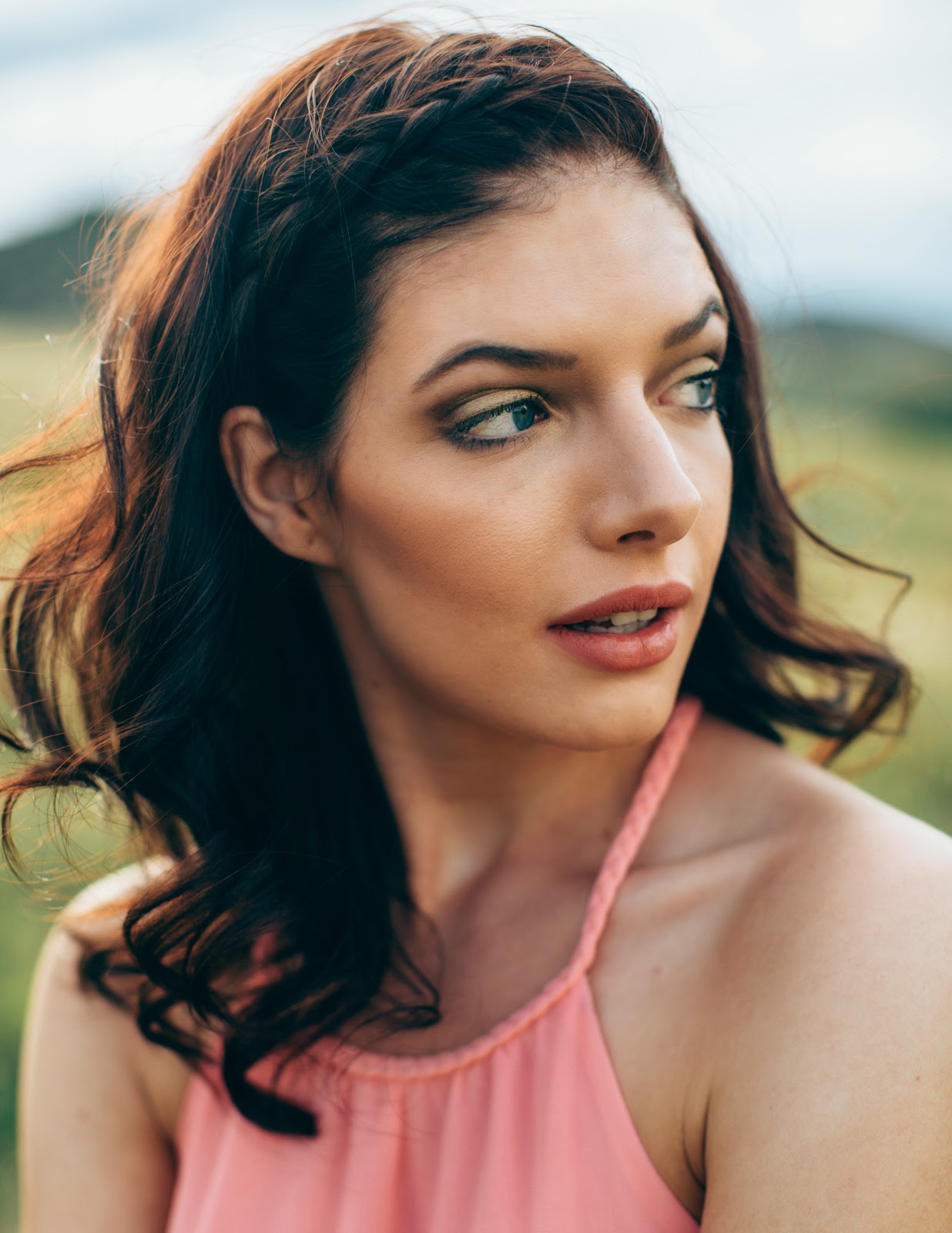 Ariel Thompson's Instagram, Twitter & Facebook on IDCrawl