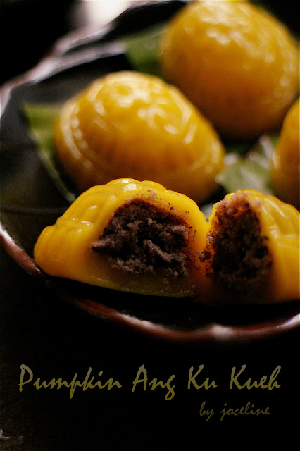 Butter . Flour & Me 爱的心灵之约: 南瓜红龟粿 （Pumpkin Ang Ku Keh）- 红豆沙馅料