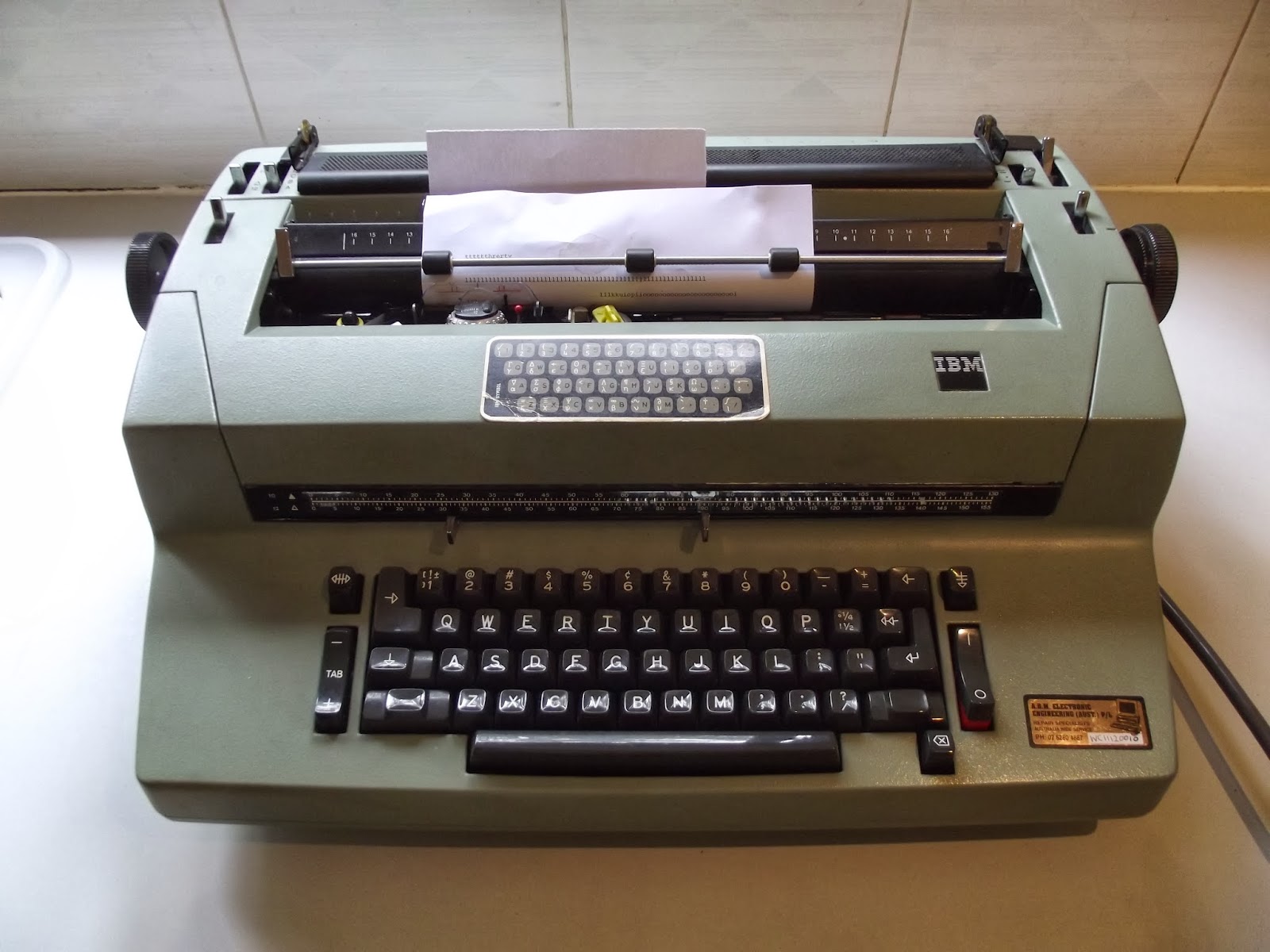 oz.Typewriter: IBM Selectric right-margin stop
