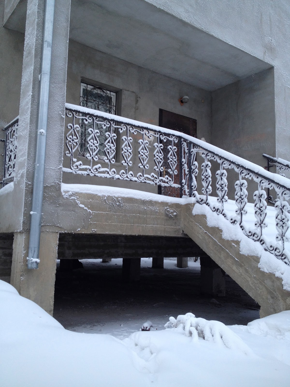 Life of countryside's girl from Yakutia: Yakutsk. Houses on permafrost...