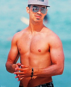 Jonas Brothers the best: Nuevas fotos Joe Shirtless! OMJ!