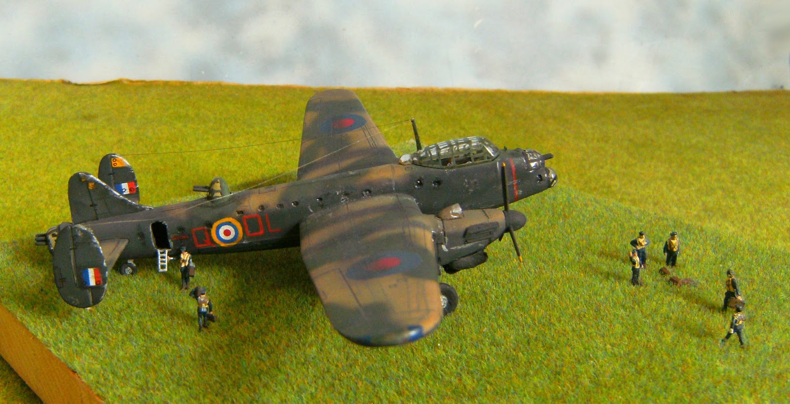 Happyscale-Modellbau: Avro 679 Manchester - Academy scratch conversion ...