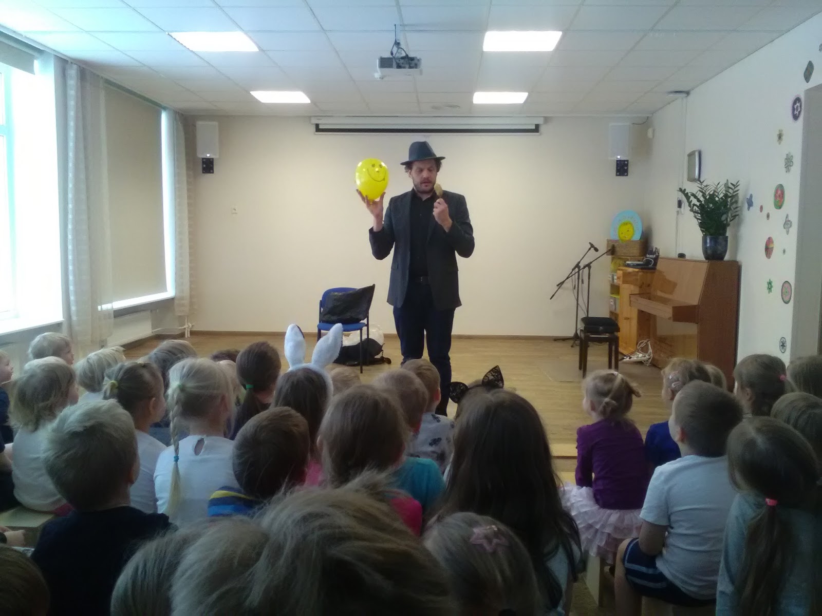 Päikesepõimik: Näitleja Anti Kobin etendusega "Ränduri lood"