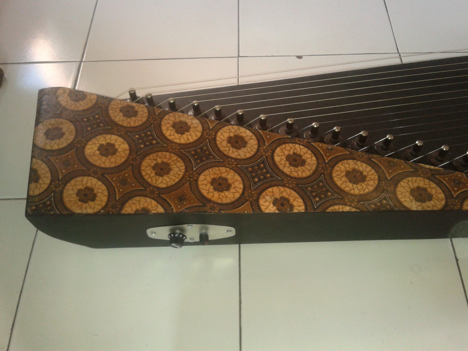 Kecapi Custom Akustik Elektrik dengan Motif Batik | Jual Kecapi dan ...