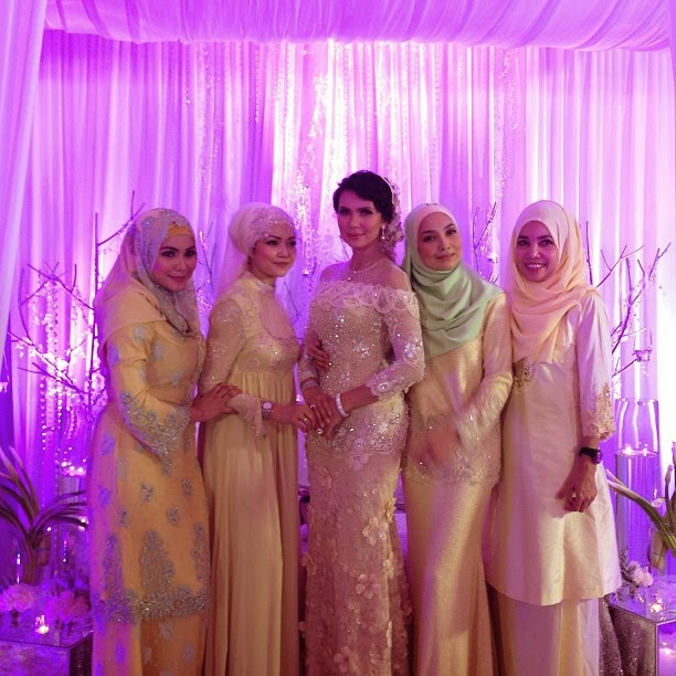 5 Gambar Zain & Cik Ta di Majlis Merisik