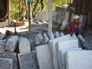 CHINAR SHADE : THE STONE CUTTERS OF ATHAWAJAN KASHMIR