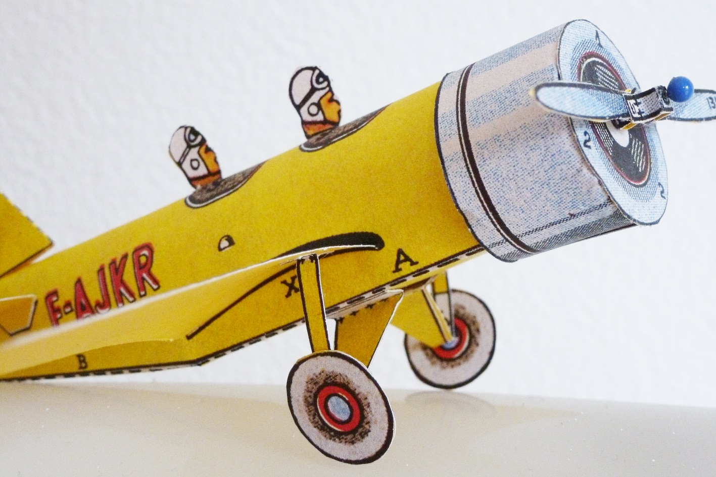Franciens haakwerk: Vintage Paper Toys (2) airplane and money box