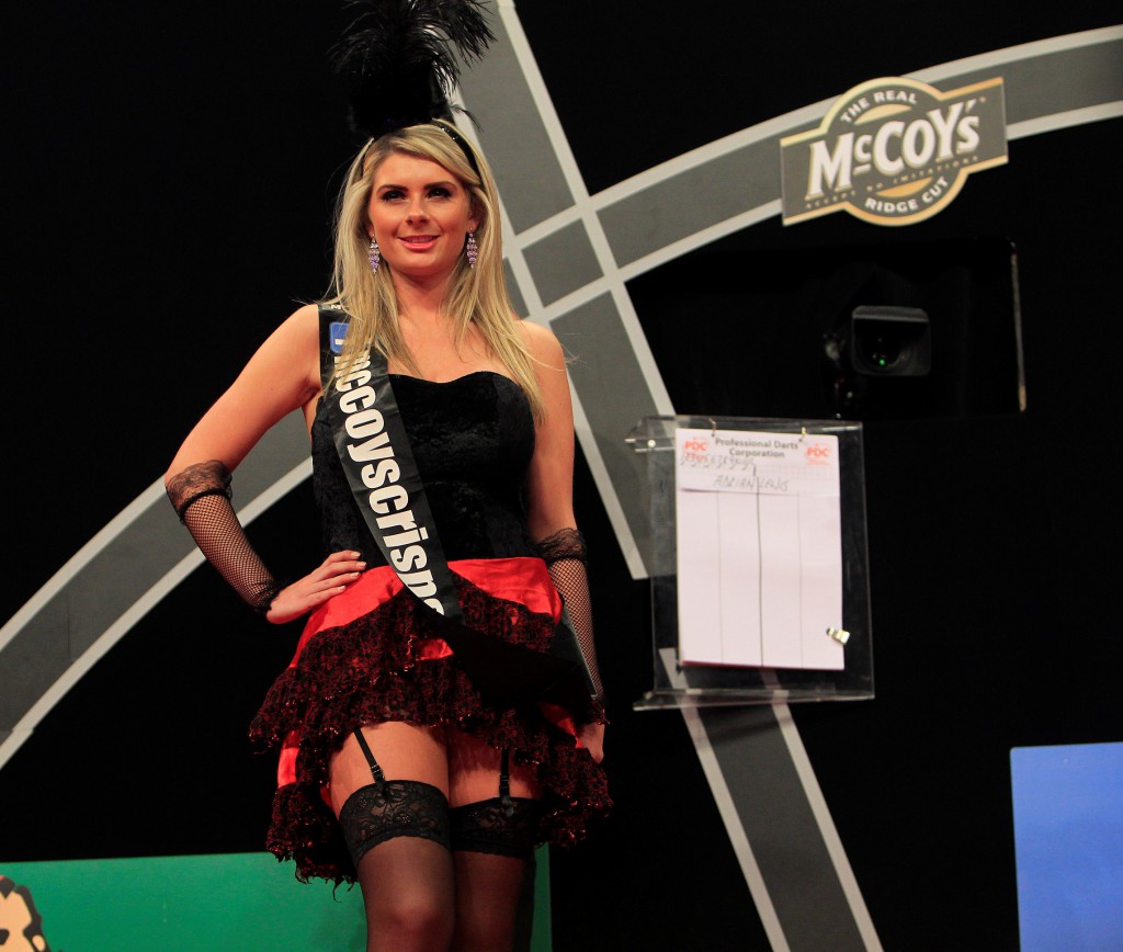 " DARTS - MADNESS ": X - Walk On Girl Sammi Marsh-Wade