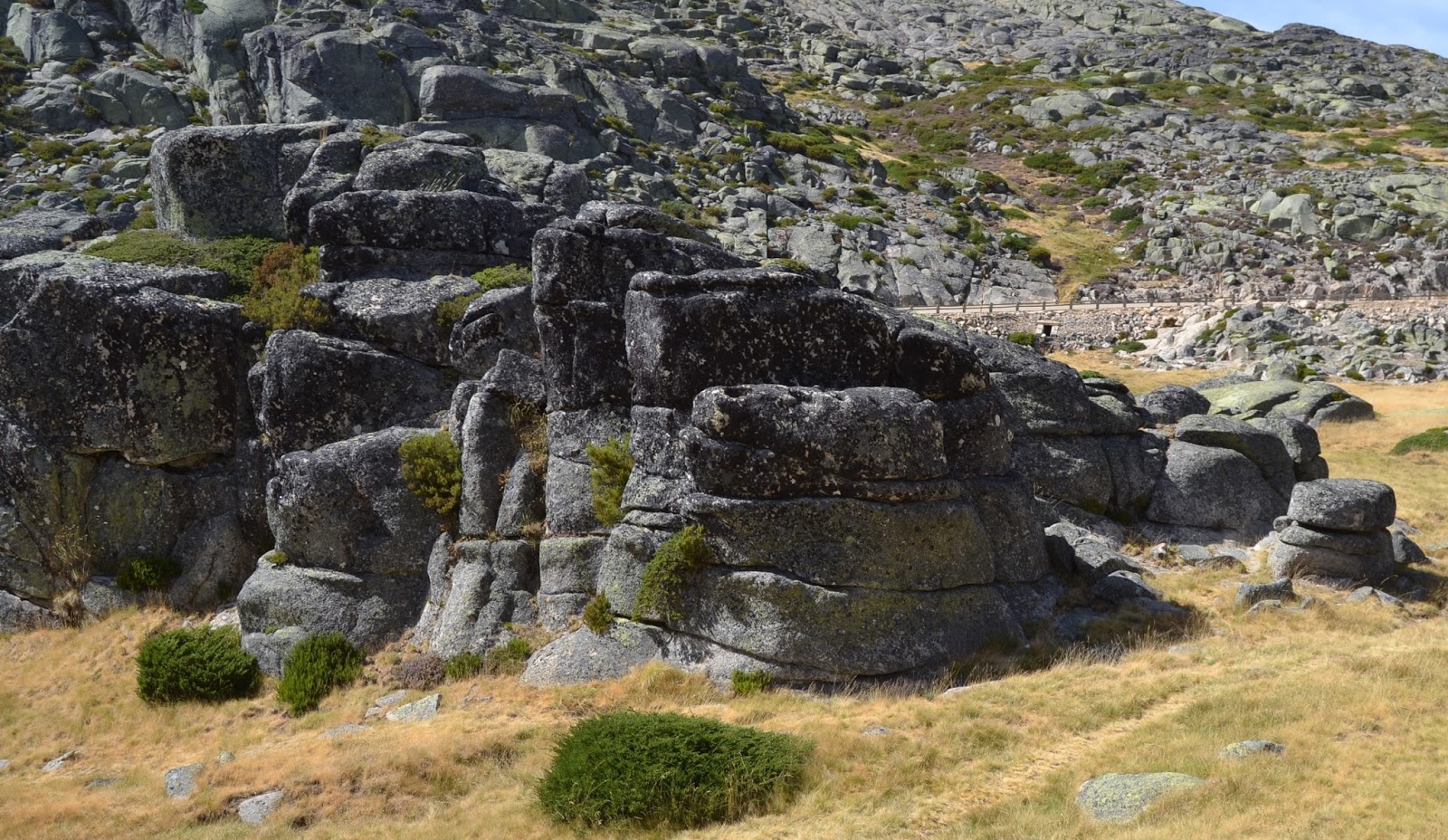 Terra dos Espantos: Serra da Estrela: a rocha dura também quebra