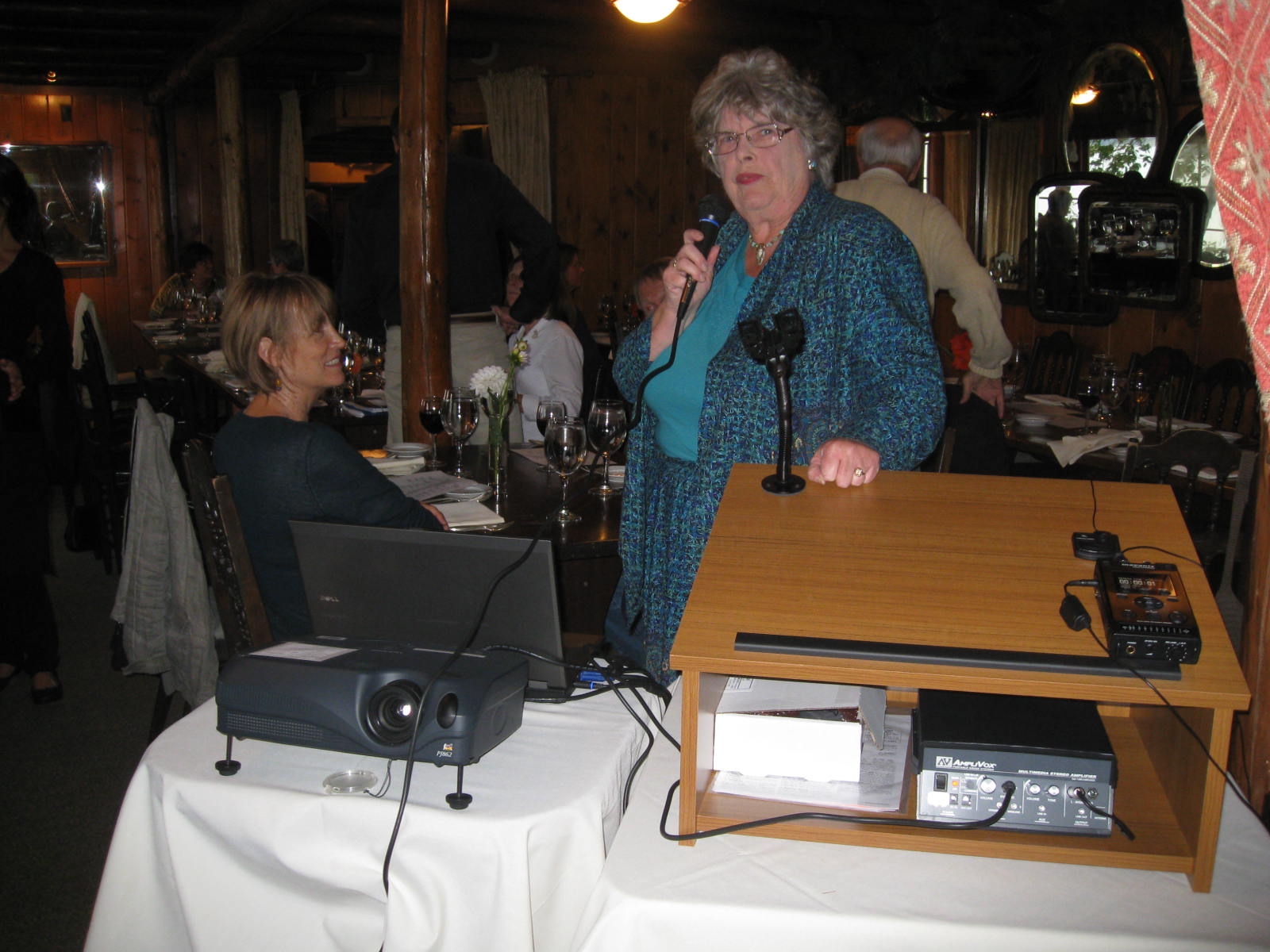 Wooden Portable Table Top Lectern Review and Testimonial - AmpliVox ...