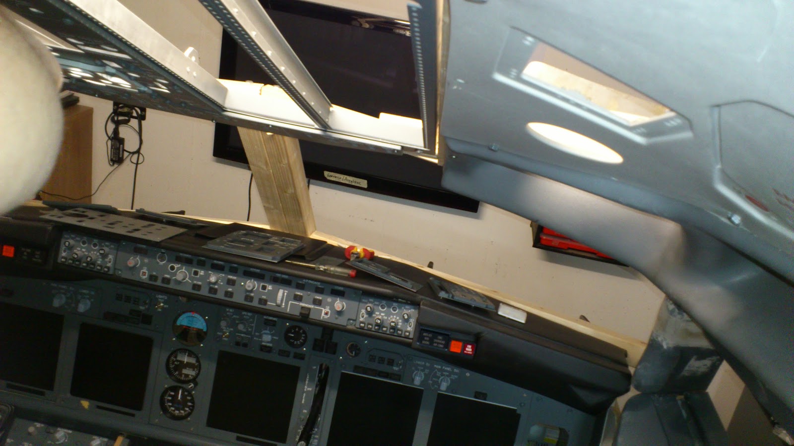 Boeing 737-800NG Fullsize Homecockpit: Boeing Overhead assembling Part 2