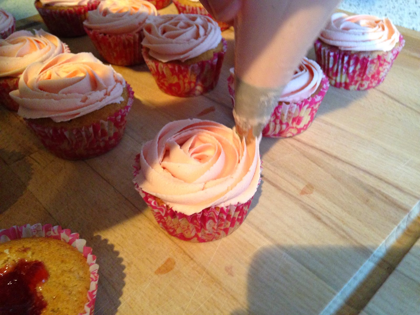 Ordinary Girl: Gorgeous Rose Swirl Cupcakes- Raspberry and White ...