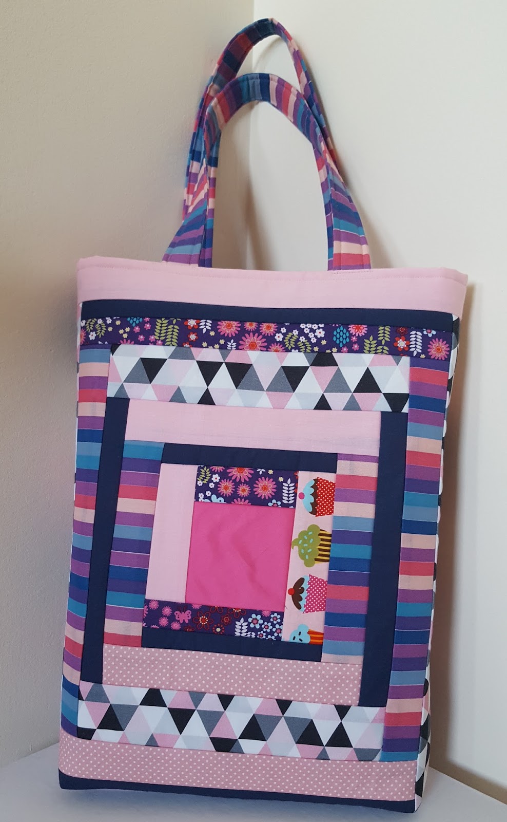 Kinga Wierzbicka: Torba patchworkowa na piance metodą log cabin