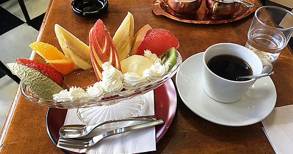 柏『プリプリ』王族の首飾りのような美しいプリンアラモードに出会う - 昔ながらの固めプリンをひたすら食べ続けるブログ