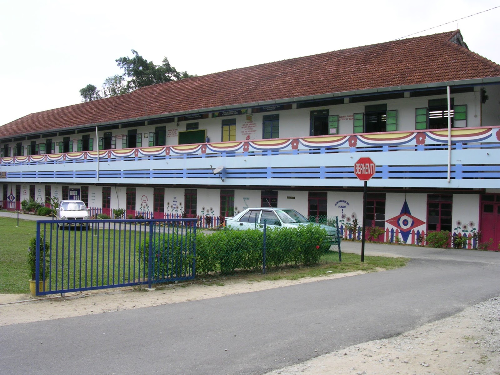 SK.ST. ANNE'S CONVENT: GALERI