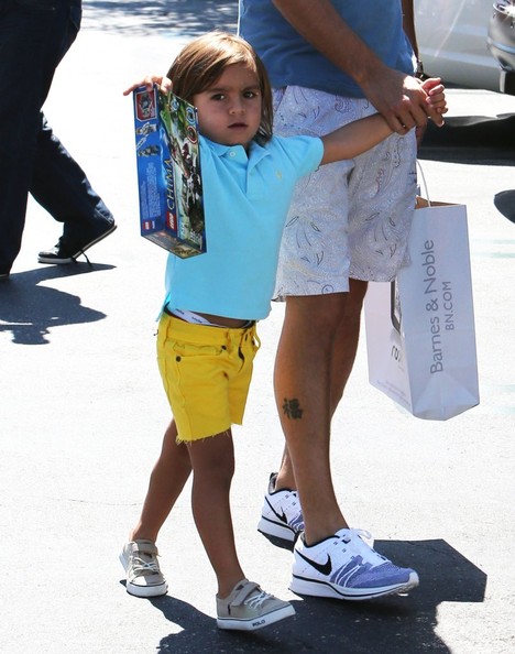 Mason Dash Disick-I grow from day to day: Shopping with Dad Scott.