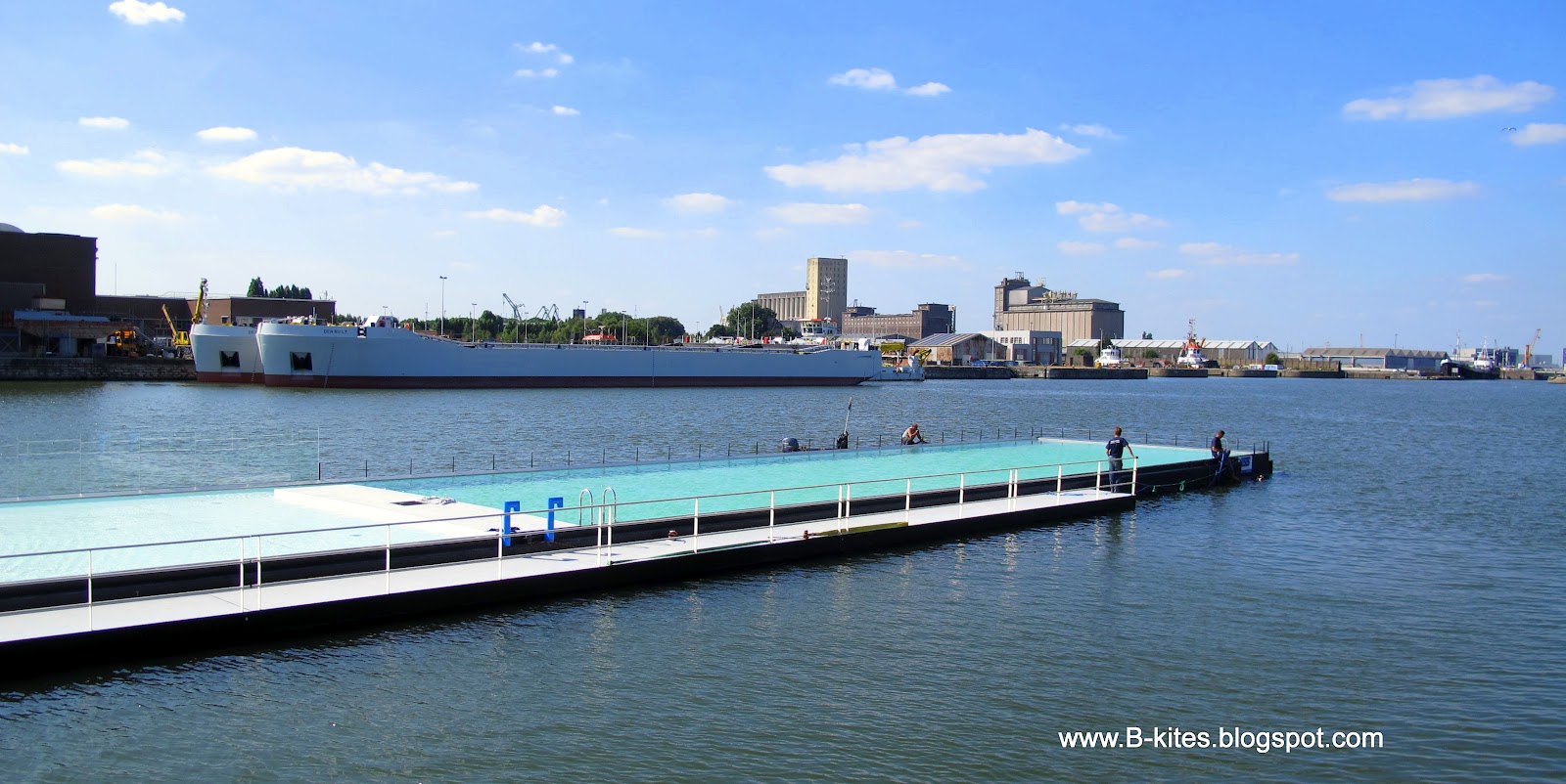 B-kites: Floating boat pool