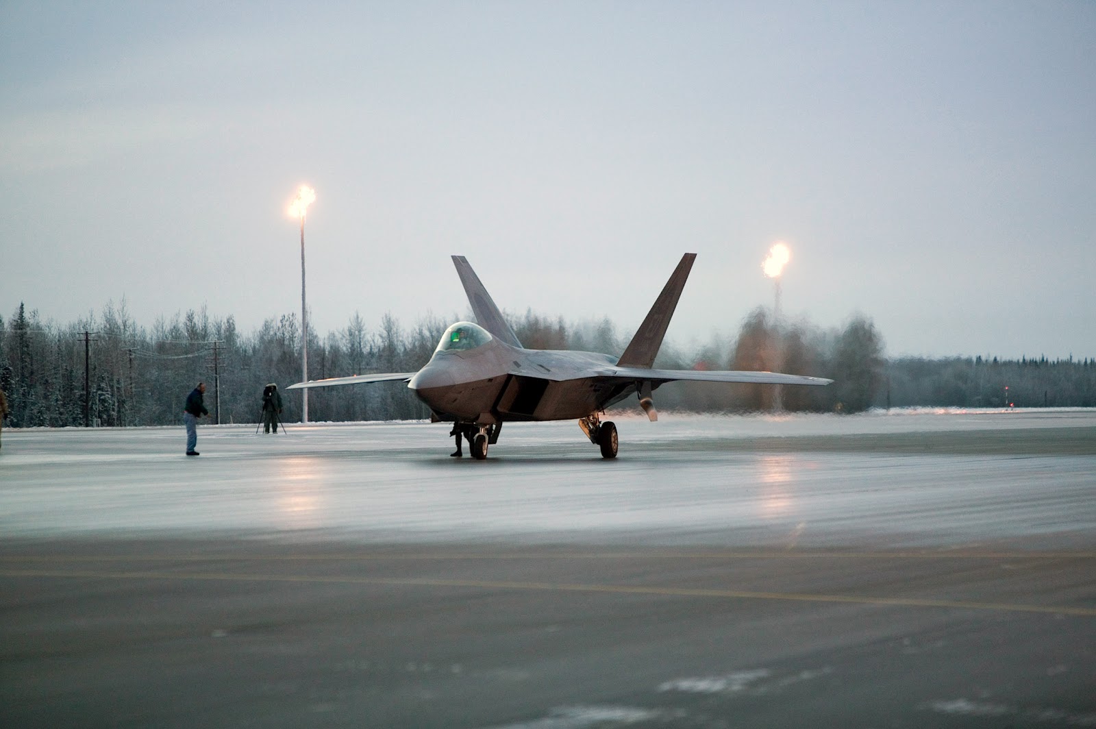Guns & Weapons: F-22 Raptor