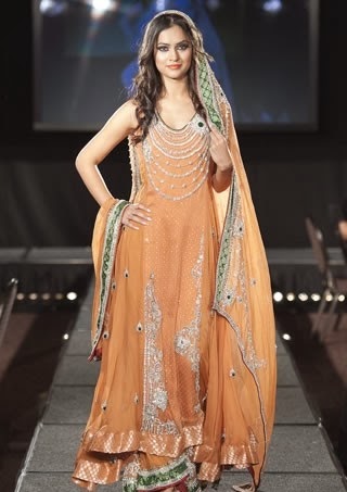 New Fashion Styles: Pakistani Top Models In Beautiful Dresses