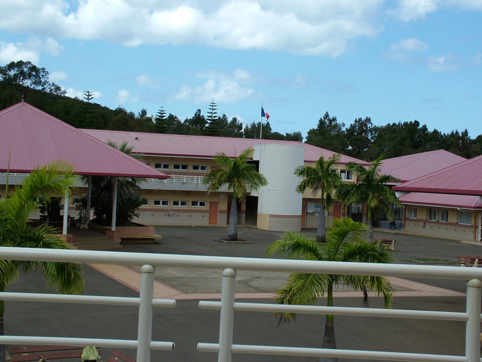 Grammar New Caledonia Experience 2011: Jour 4: Au Collège de Plum