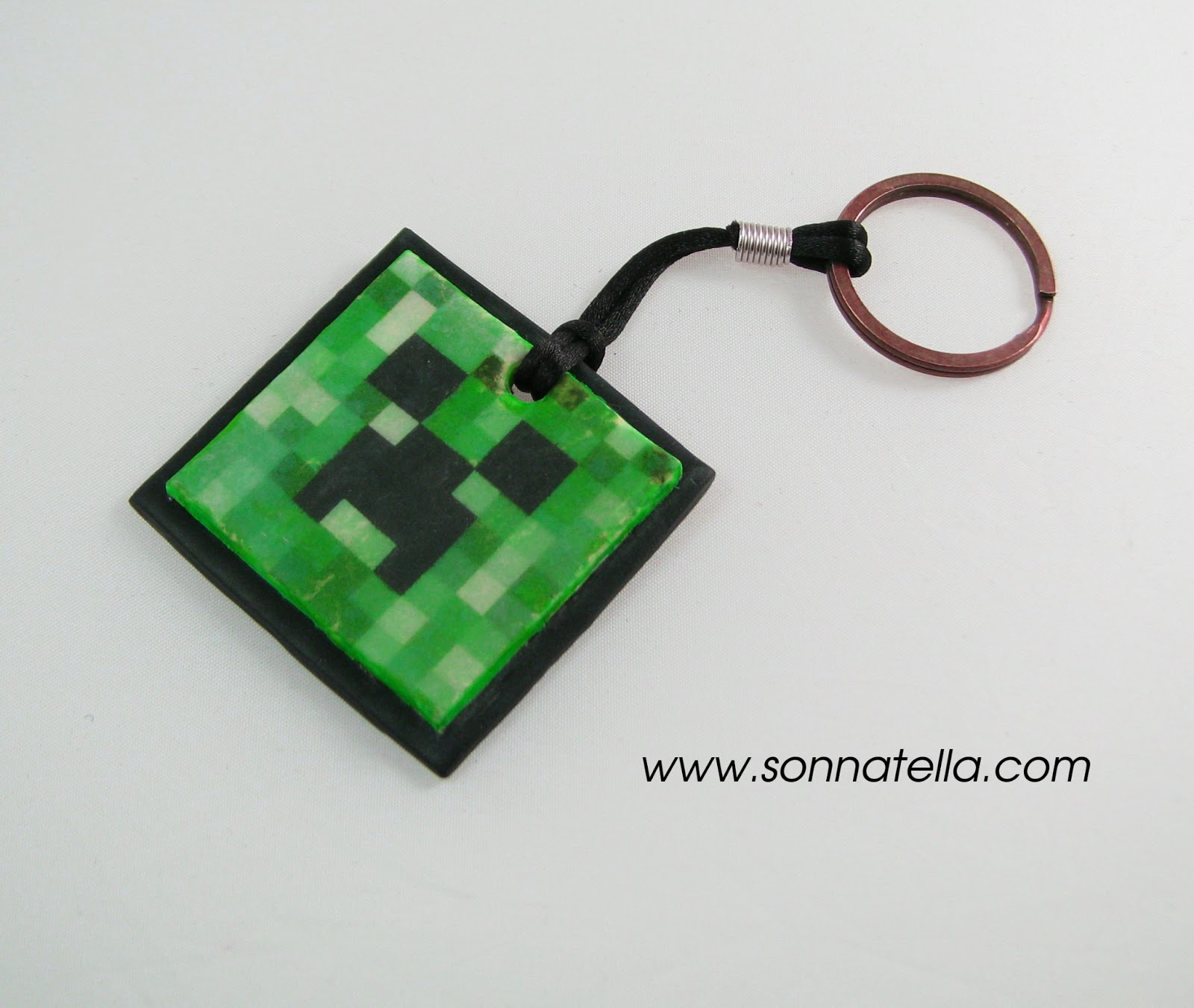 Sonnatella: Para los más frikis: llavero de creeper (minecraft) en fimo.