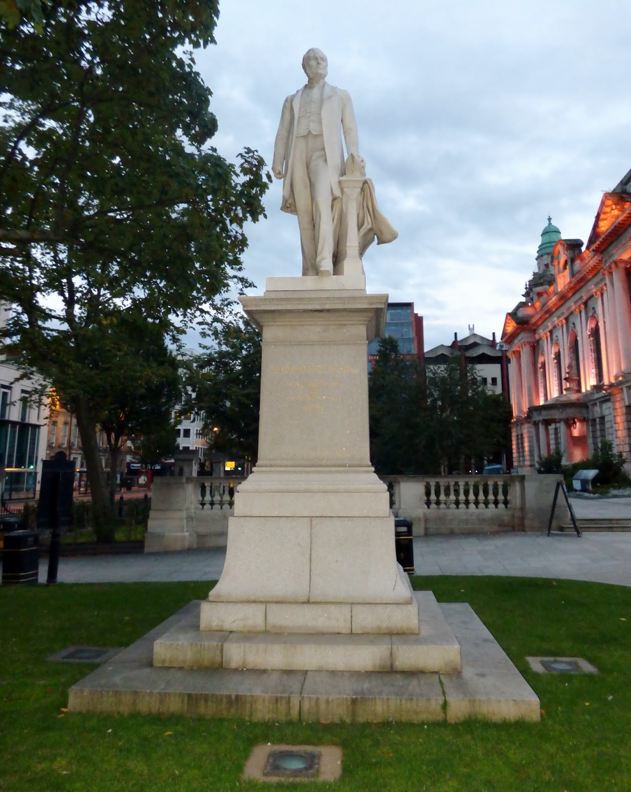 Viajar e descobrir: Irlanda do Norte - Belfast - Estátua de Edward ...