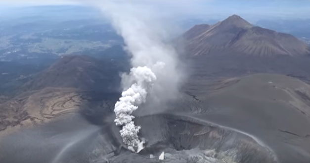Sciency Thoughts: Eruption on Mount Shinmoedake.