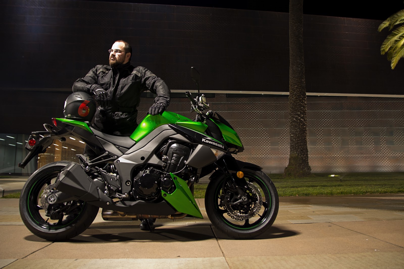 MOTOPERTURE: Kawasaki Z1000