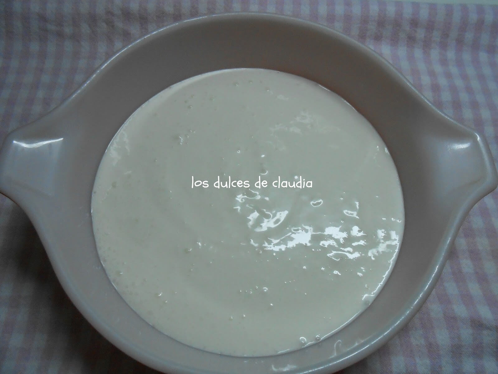 Los Dulces de Claudia: Cómo hacer crema agria (sour cream)