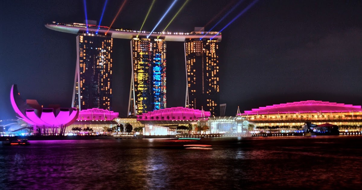 Singapore: Marina bay sands light show-beautiful!!!