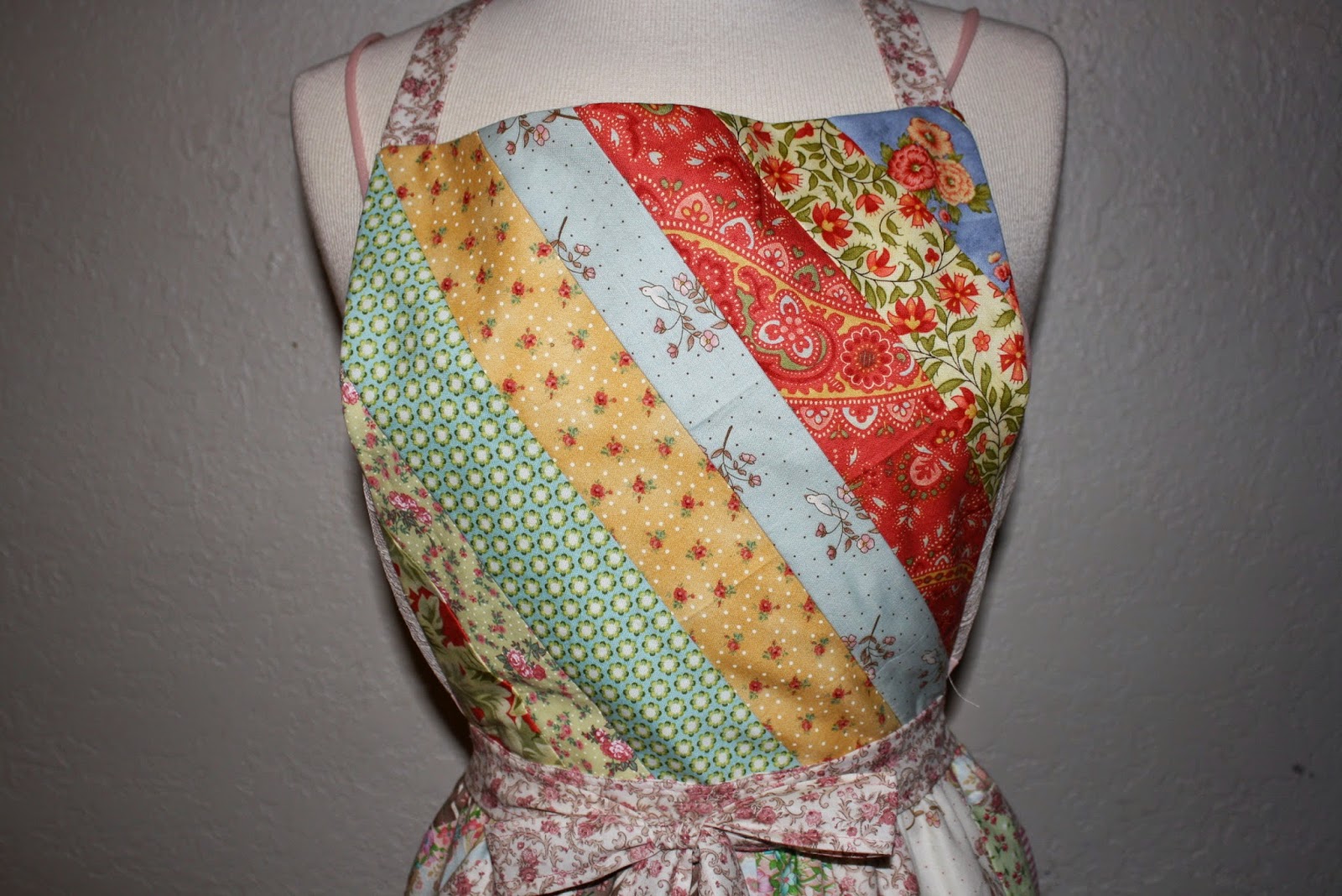 30 Days 30 Aprons: Day 15 - Half Way There! A Strip Apron