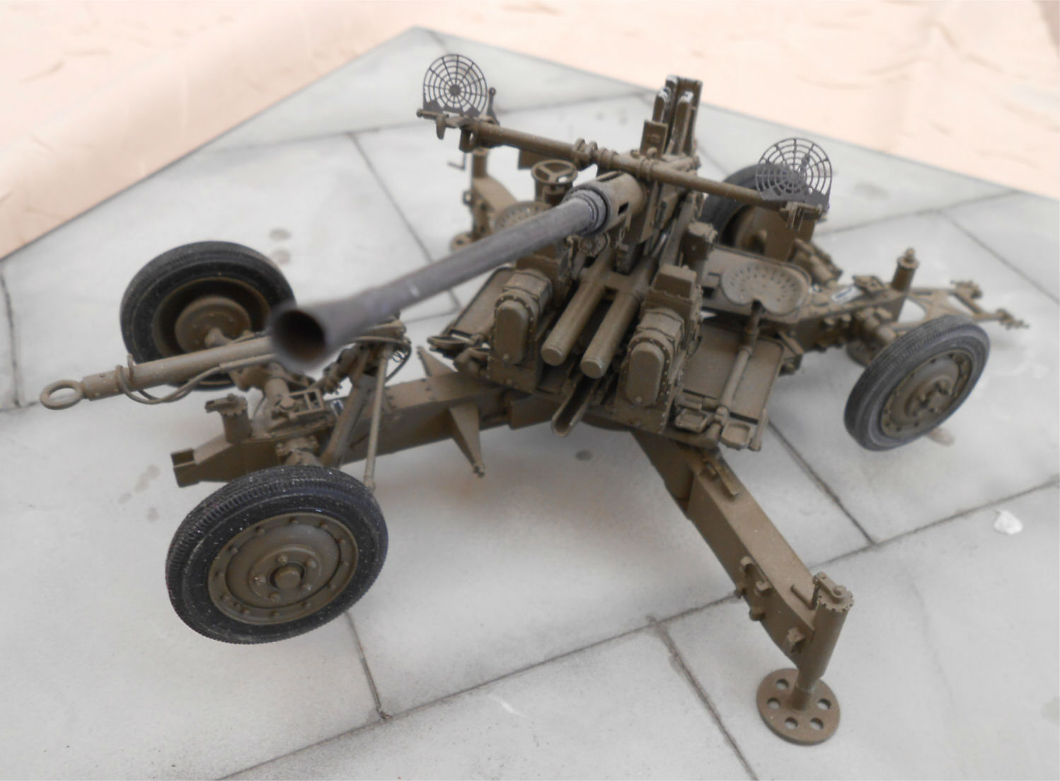 Le canon AB Bofors 40 mm AA Mk 1.