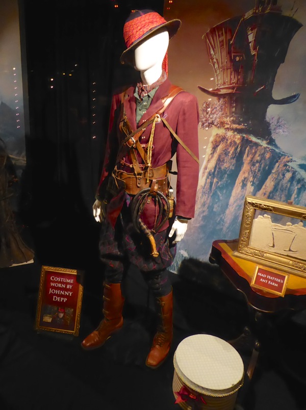 Hollywood Movie Costumes and Props: Johnny Depp's Mad Hatter costume ...